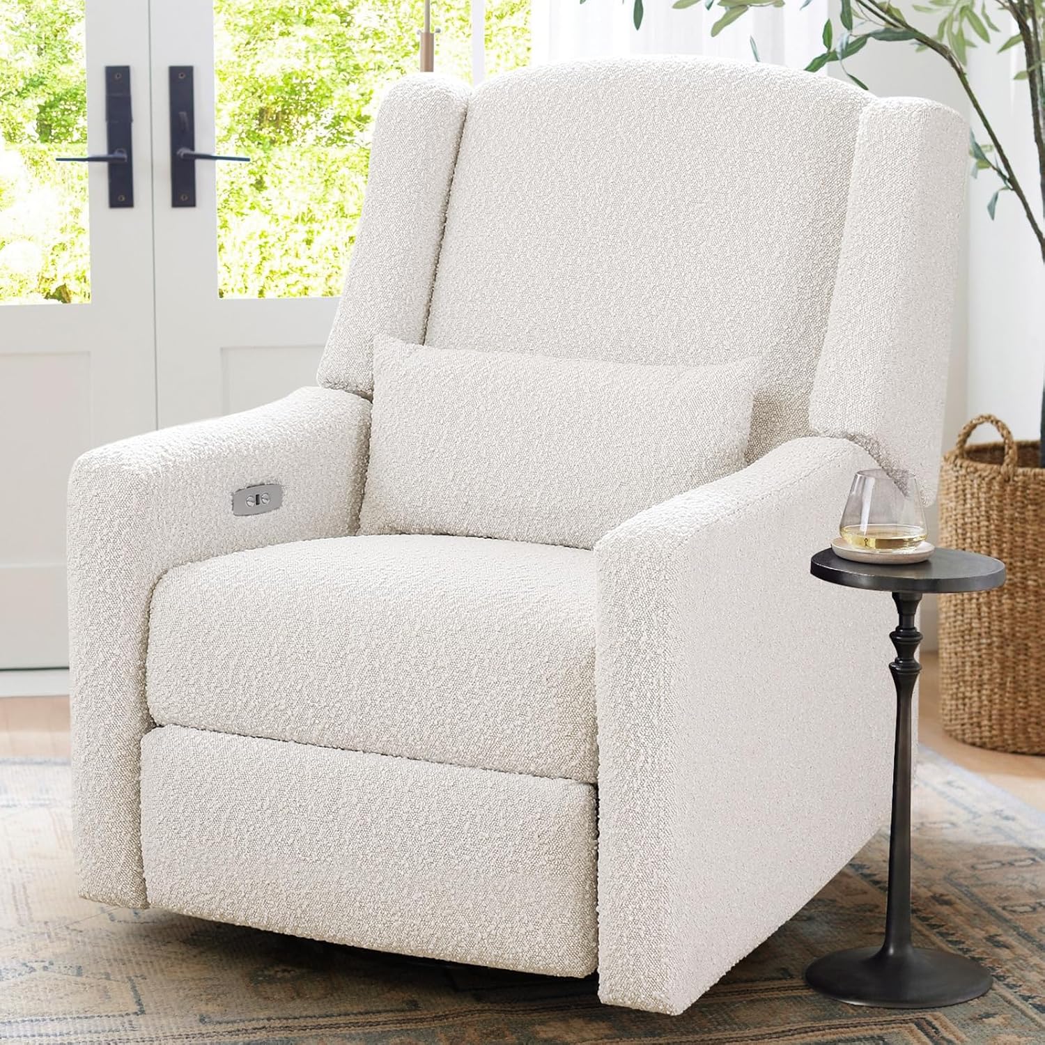 A Recliner That Balances Modesty With Comfort—and Delivers • Recliners ...